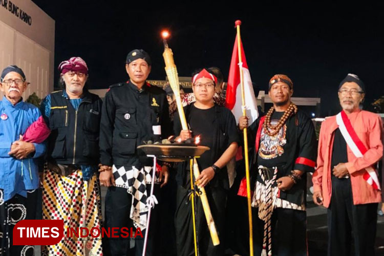 Cara Unik Pemuda Blitar Sambut HUT RI, Long March dari Candi hingga ... Cara Unik Pemuda Blitar Sambut HUT RI, Long March dari Candi hingga ...