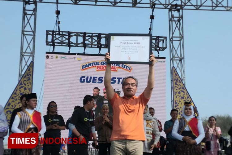 Pecahkan Rekor MURI, 10 Ribu Pelajar SMA di Bantul Serempak Menari ...