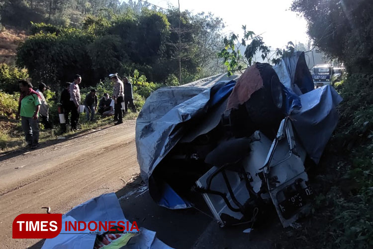 Jip Terperosok ke Jurang Kedalaman 30 Meter di Jalan Raya Bromo, 1 ...