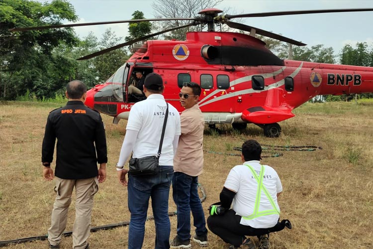 Tinjau Penanganan Karhutla Arjuno, Kepala BNPB Tambah Bantuan ...
