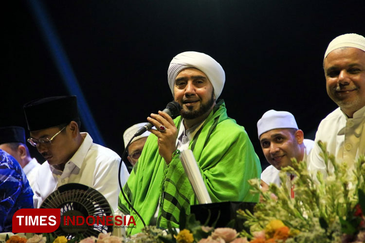 Habib Syech Sejukan Kota Santri dengan Shalawat - TIMES Indonesia