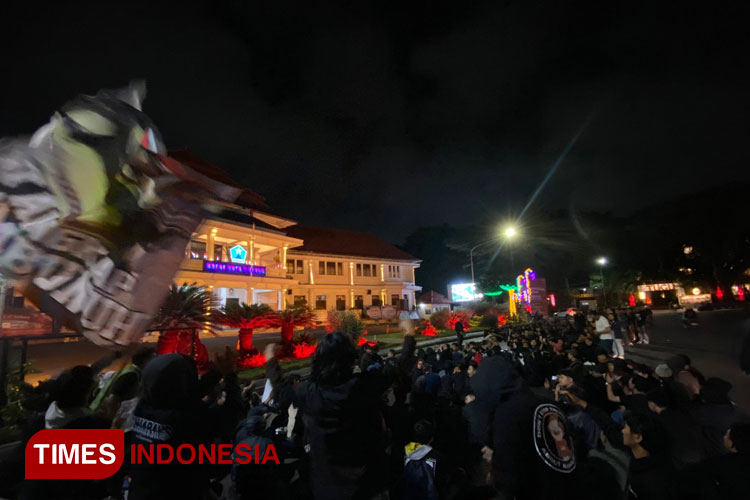 Aksi 1 Tahun Tragedi Kanjuruhan: 1 Oktober Hari Berkabung Sepakbola ...