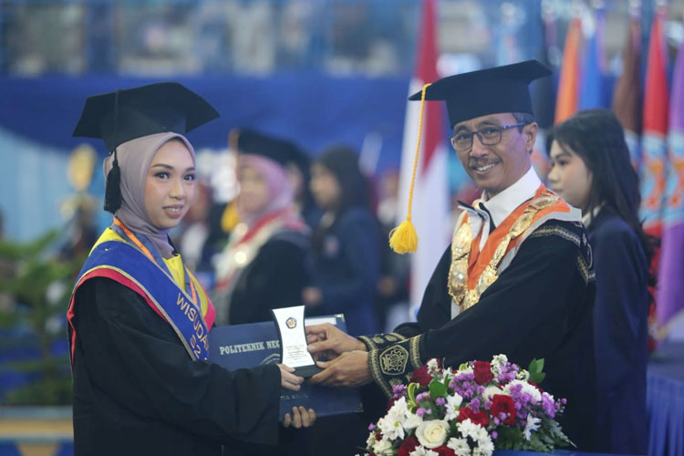 Wisuda Tahap II Tahun 2023 Polinema, Direktur Tekankan Kesiapan Hadapi Dunia Kerja - TIMES Indonesia
