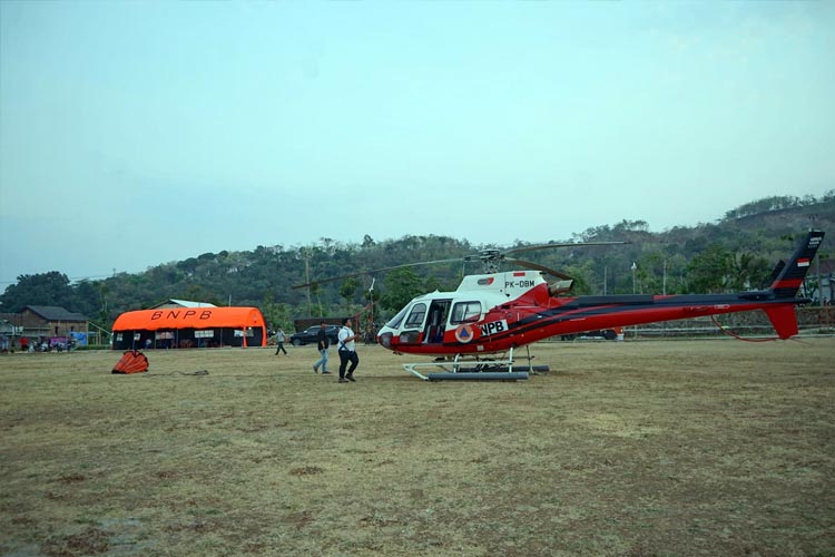 Karhutla Gunung Lawu Mereda, BPBD Jatim Hentikan Water Bombing - TIMES Indonesia