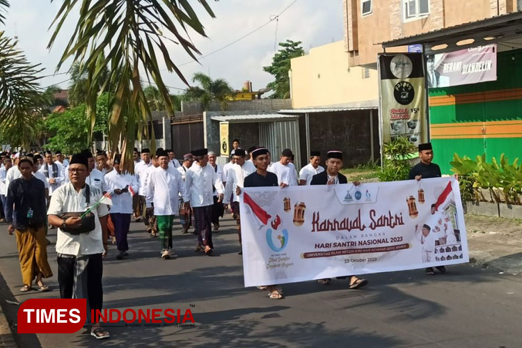 Kirab dan Expo Kemandirian Pesantren Warnai Perayaan Hari Santri Nasional 2023 di UIN KHAS ...