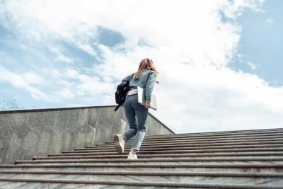 Rutin Naik Tangga, Tips Sederhana Menjaga Jantung Tetap Sehat - TIMES ...