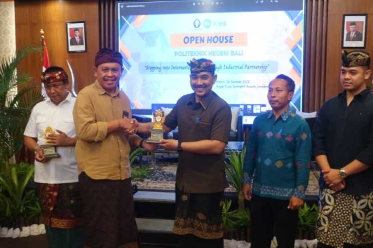 Dukung Pendidikan Vokasi, Politeknik Negeri Bali Beri Penghargaan ke ...