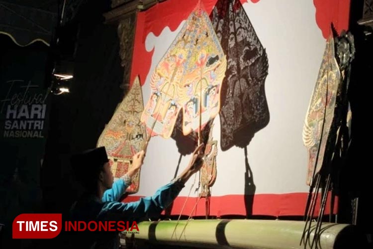 Puncak Hari Santri 2023 di Pacitan Dimeriahkan Pentas Wayang Kulit ala Santri - TIMES Indonesia