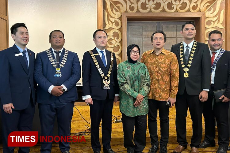 Tri Rismaharini Pulang ke Surabaya, Hadiri Acara Munas JCI 2023 - TIMES ...