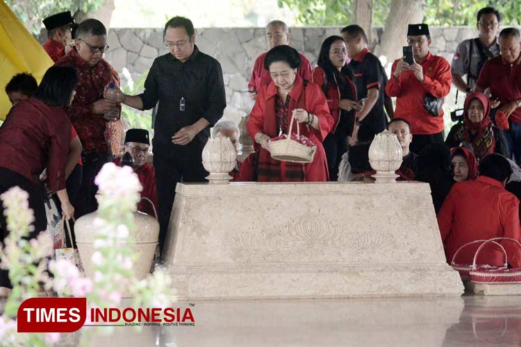 Ganjar Mahfud Iringi Megawati Berziarah Ke Makam Bung Karno Times