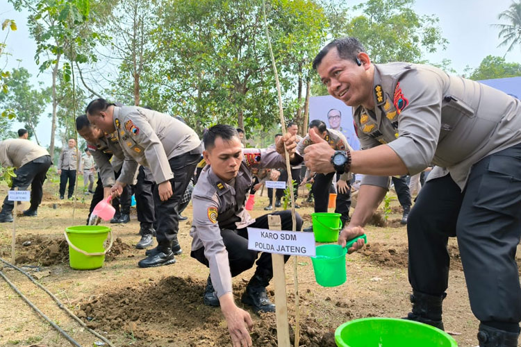 Komitmen Peduli Masyarakat, Biro SDM Polda Jateng Gelar Aksi ... Komitmen Peduli Masyarakat, Biro SDM Polda Jateng Gelar Aksi ...