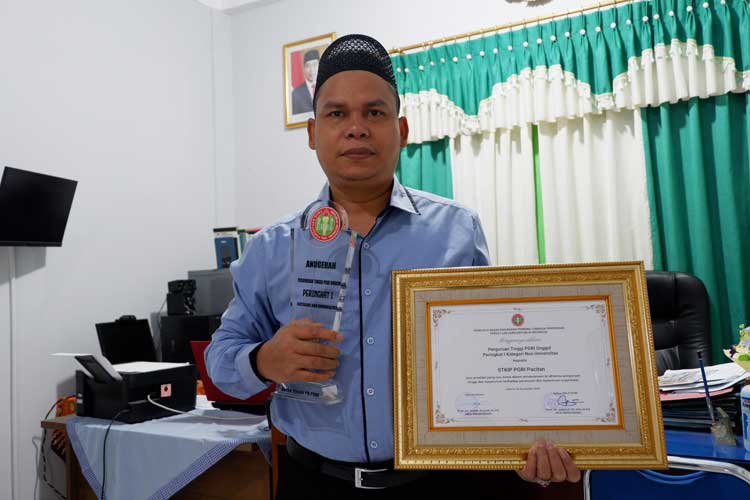 STKIP PGRI Pacitan Raih Penghargaan Kampus Terbaik Nasional - TIMES ...