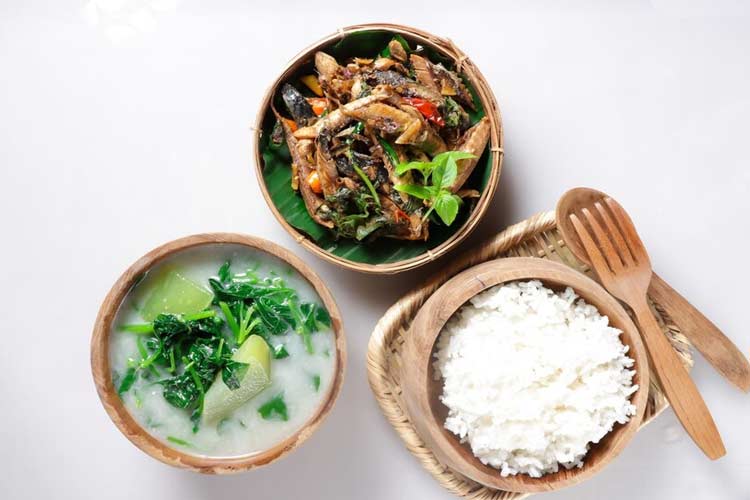 Dive into the Green Delight: A Spinach Extravaganza in Indonesian ...