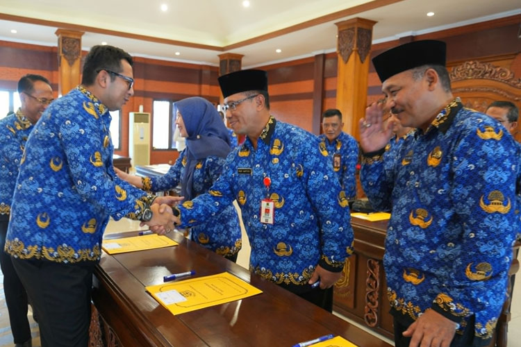 Tandatangani Perjanjian Kinerja, Pj Wali Kota Mojokerto: Menuju World ...