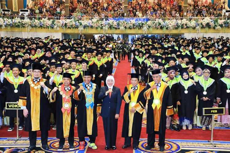 Hadiri Wisuda ke-109 UNESA, Gubernur Khofifah: Perguruan Tinggi sebagai ... Hadiri Wisuda ke-109 UNESA, Gubernur Khofifah: Perguruan Tinggi sebagai ...