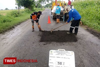 Kondisi Rusak, Sejumlah Ruas Jalan di Gresik Akan Diperbaiki - TIMES Indonesia