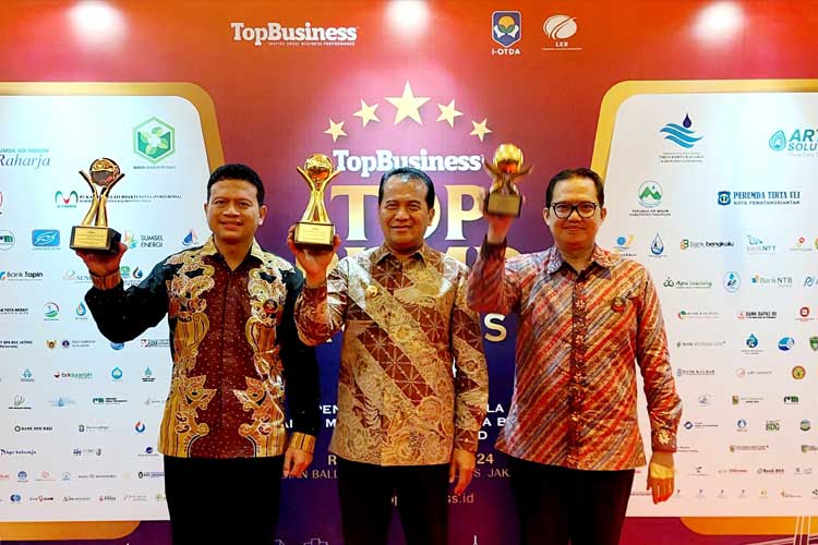 Pemkot Probolinggo Raih Tiga Penghargaan Top BUMD Award 2024 - TIMES Indonesia