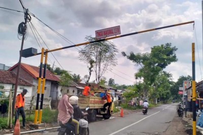 Kendaraan Over Tonase Dilarang Lewat, Pemkab Probolinggo Tanam Portal ...