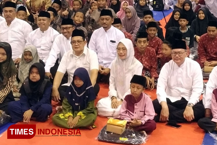 Safari Ramadan Singgah di Kediri, Pj Gubernur Jatim Serahkan Santunan ke 1.000 Anak Yatim ...