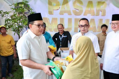 Pj Gubernur Adhy Serahkan Santunan 1.000 Anak Yatim - TIMES Indonesia