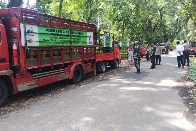 Beredar Foto Bongkar Muat Tabung Gas Elpiji Subsidi 3 Kg di Hutan Jati ...