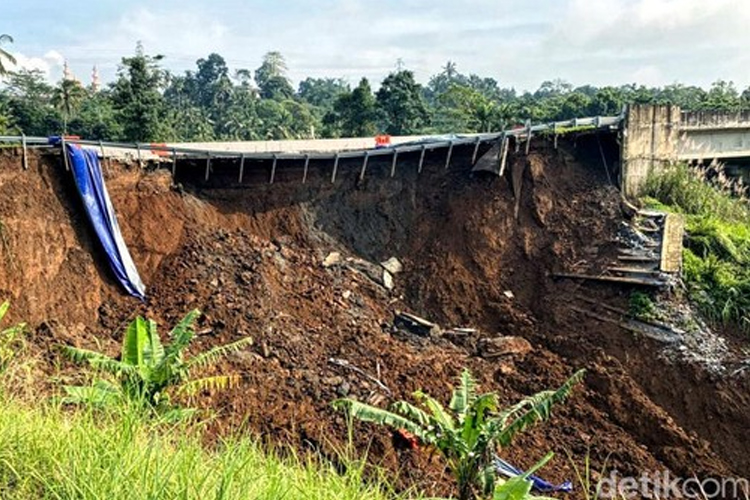 Lokasi Longsor Tol Bocimi Masuk Zona Kerentanan Tanah - TIMES Indonesia