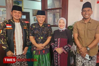 Sanusi dan Nyai Latifah Bertemu, Silaturahmi Dua Tokoh Politik Jelang Pilkada Malang - TIMES ...