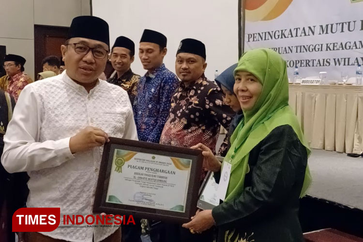 STIT UW Jombang Raih Penghargaan Jurnal Terbanyak dari Kopertais Wilayah IV Jawa Timur pada ...