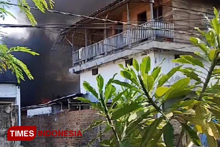 Gudang Sembako di Pacitan Terbakar, Diduga Akibat Korsleting Listrik - TIMES Indonesia