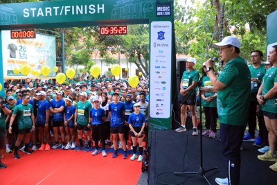 Pj Gubernur Jatim Berangkatkan Ribuan Peserta Surabaya Medic Air Run ...