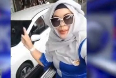 Emak-Emak Bondowoso yang Ngevlog di Sunroof Mobil Berulah Lagi - TIMES Indonesia