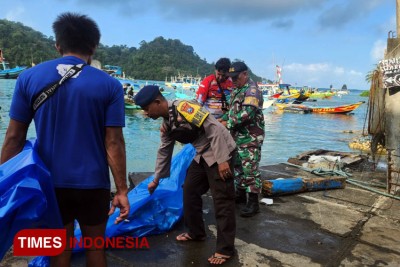 Penemuan Mayat Mr X di Pantai Sendangbiru, Tim Inafis Polres Malang ...