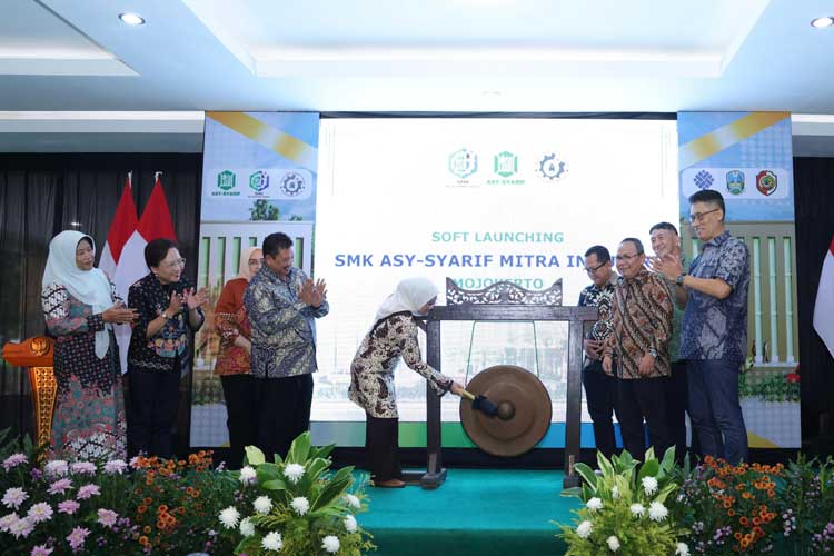 Menaker RI Ida Fauziah Luncurkan SMK Asy-Syarif Mitra Industri ...