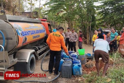 Kekeringan, BPBD Bondowoso Dropping Air Bersih ke Desa Batu Ampar Cermee - TIMES Indonesia