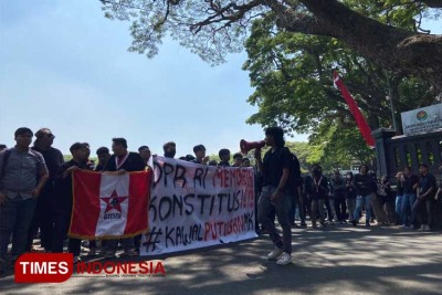 Ratusan Mahasiswa-Masyarakat Malang Kepung Jalanan Kawal Putusan MK - TIMES Indonesia