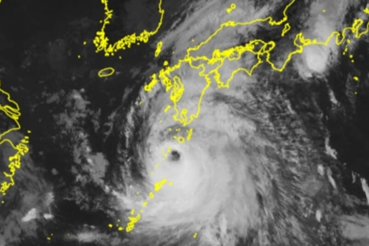 Topan Dahsyat Shanshan Terjang Jepang, 3 Meninggal, 40 Luka - TIMES ...