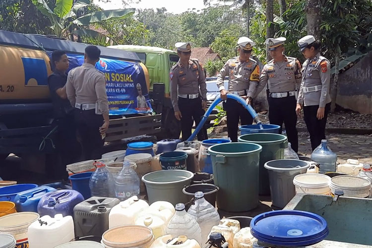 Musim Kemarau Panjang Sebabkan Krisis Air Bersih Di Tasikmalaya Times
