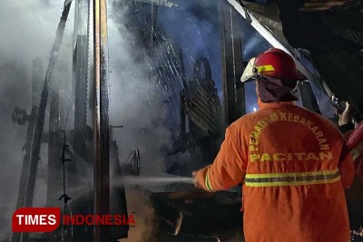Kebakaran Penggergajian di Pacitan Berhasil Dipadamkan dalam 20 Menit - TIMES Indonesia