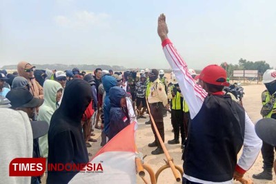 Warga Mengare Gelar Demo di JIIPE Gresik, Tuntut Kesempatan Kerja ...