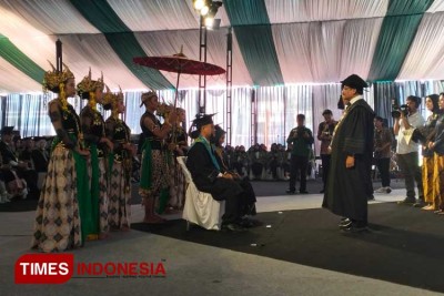 Gelar Wisuda ke-VII, Ini Pesan Rektor Unper Tasikmalaya untuk 559 ...