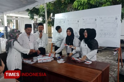 KPU Jombang Gelar Simulasi Pemungutan Suara, Pastikan Kesiapan Petugas TPS - TIMES Indonesia