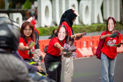 Unik, Relawan JAKA Kampanye Pakai Topeng Risma - TIMES Indonesia