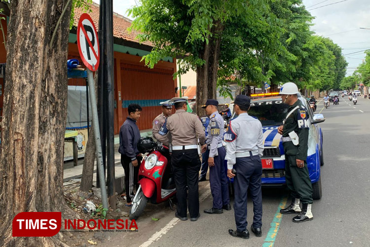 Operasi Gabungan di Banyuwangi, Puluhan Kendaraan Ditilang - TIMES Indonesia