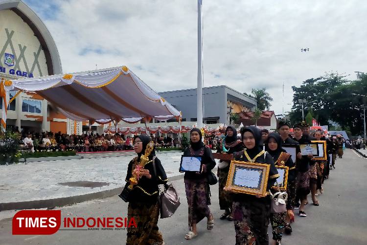 Puncak Peringatan HUT NTB ke-66 Dimeriahkan Parade Budaya - TIMES Indonesia