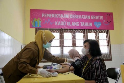 Deteksi Dini Pra-Penyakit, Wali Kota Surabaya Ajak Masyarakat Manfaatkan Program Pemeriksaan ...