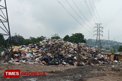 Sampah di Bandung Barat Melonjak Dampak Kebakaran TPA Sarimukti: Pengangkutan Berkurang 40 ...