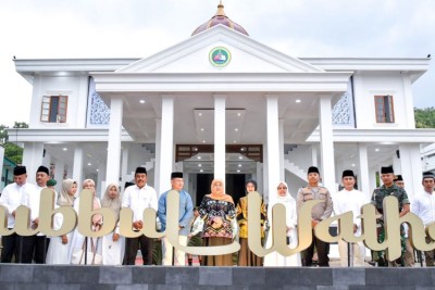 Khofifah Dorong Penguatan Fungsi Masjid dan Auditorium SMAN 5 Taruna Brawijaya Kediri - TIMES ...