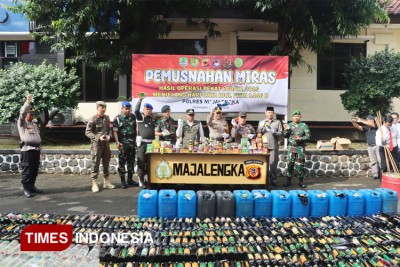 Jelang Idul Fitri 2025, Polres Majalengka Musnahkan Miras Ribuan Botol - TIMES Indonesia