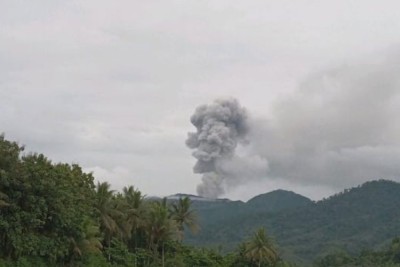 Gunung Dukono Kembali Erupsi, Abu Vulkanik Capai 1.350 Meter - TIMES ...