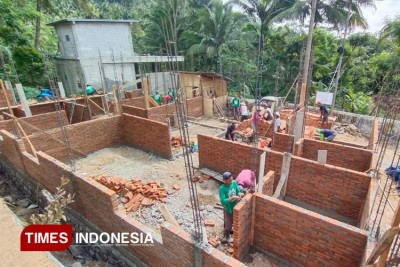 Dikucuri Dana DBHCHT 2025, Pustu Desa Gembuk Pacitan Direnovasi - TIMES ...